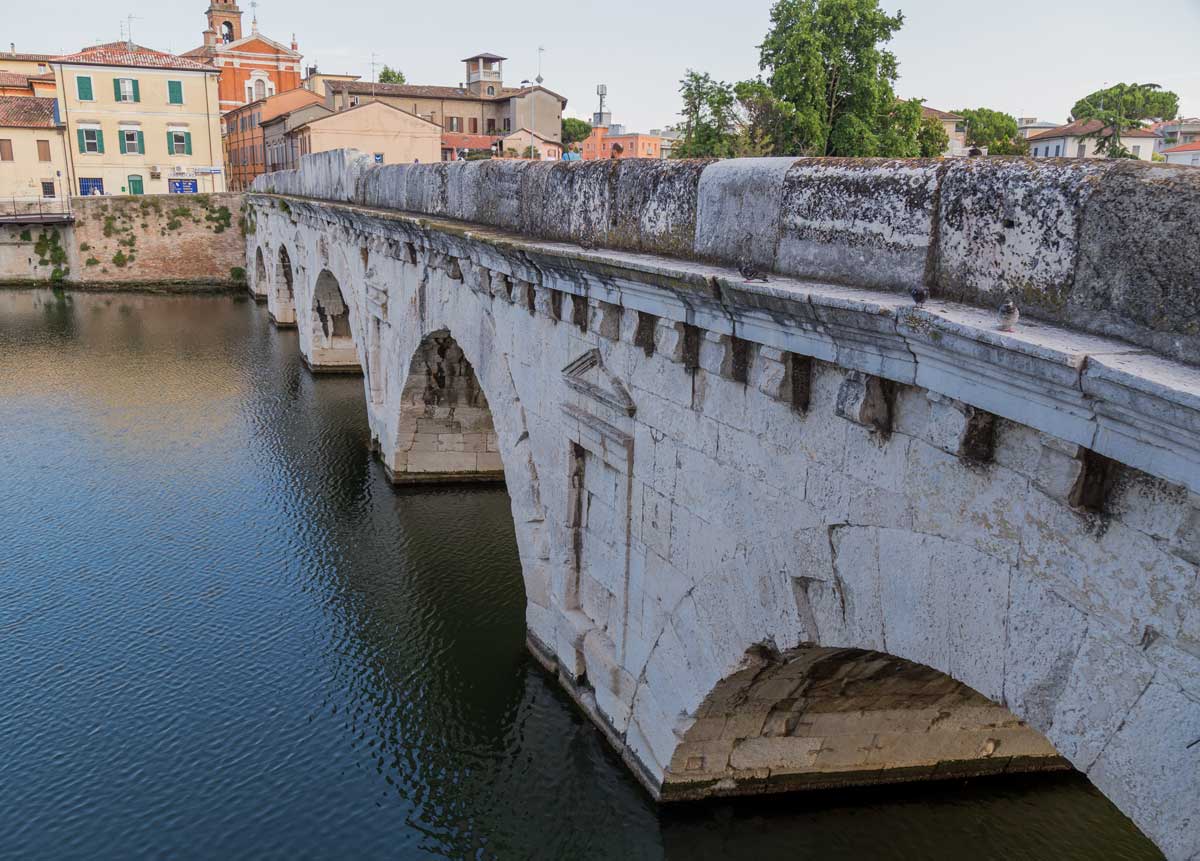 Ponte di Tiberio, Rimini: storia, curiosità e mappa - Romagna.net